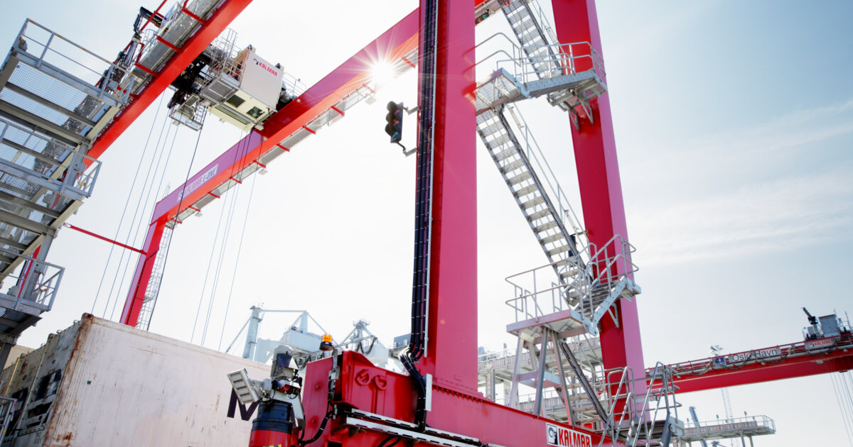 Kalmar Zero Emission RTG with battery pack