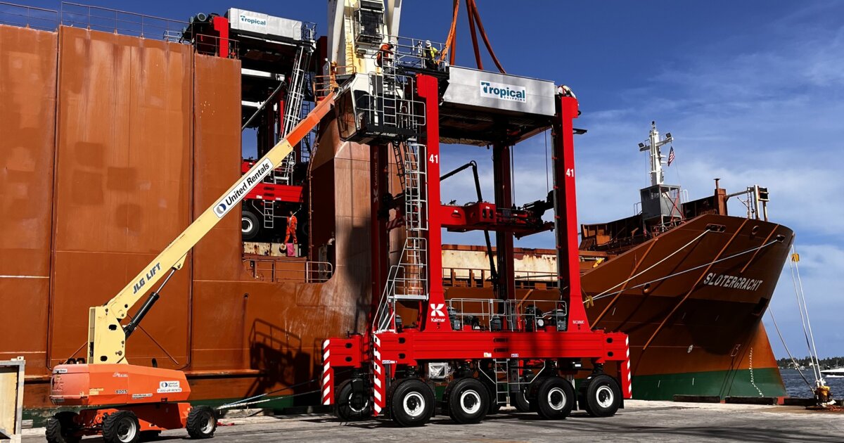Tropical Shipping takes delivery of new Kalmar Straddle Carriers