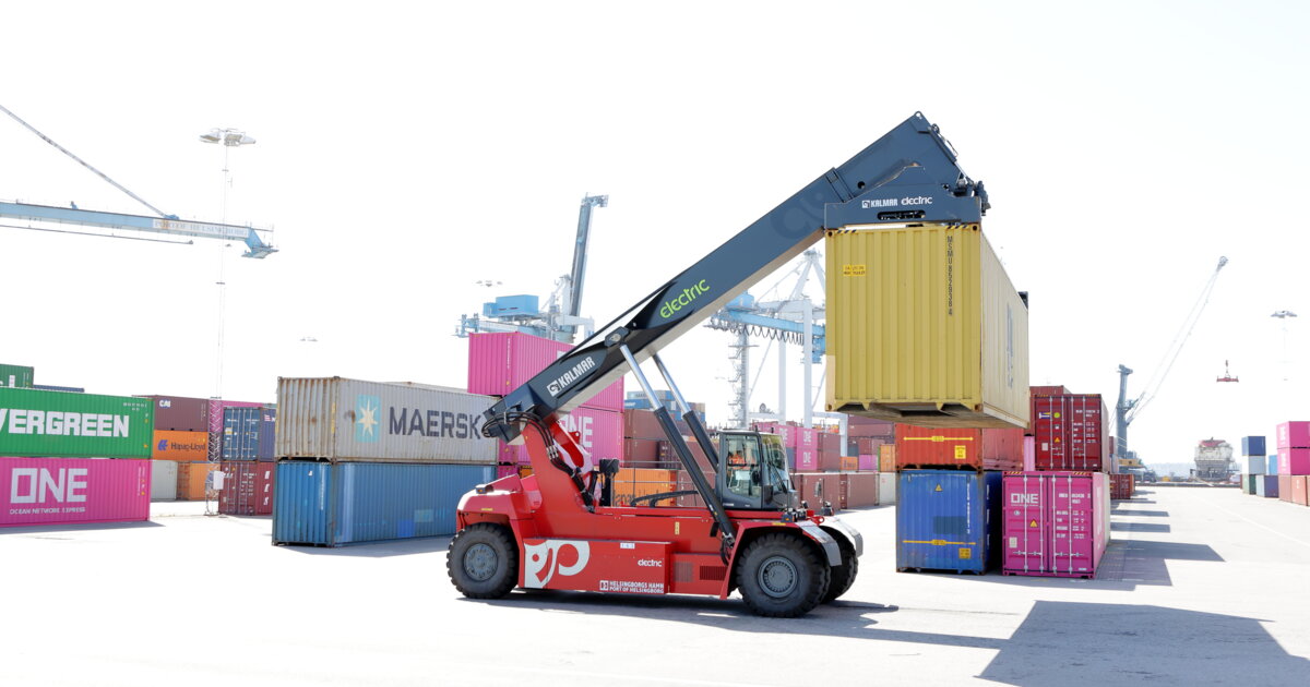 Kalmar Electric Reachstacker arrives at Port of Helsingborg