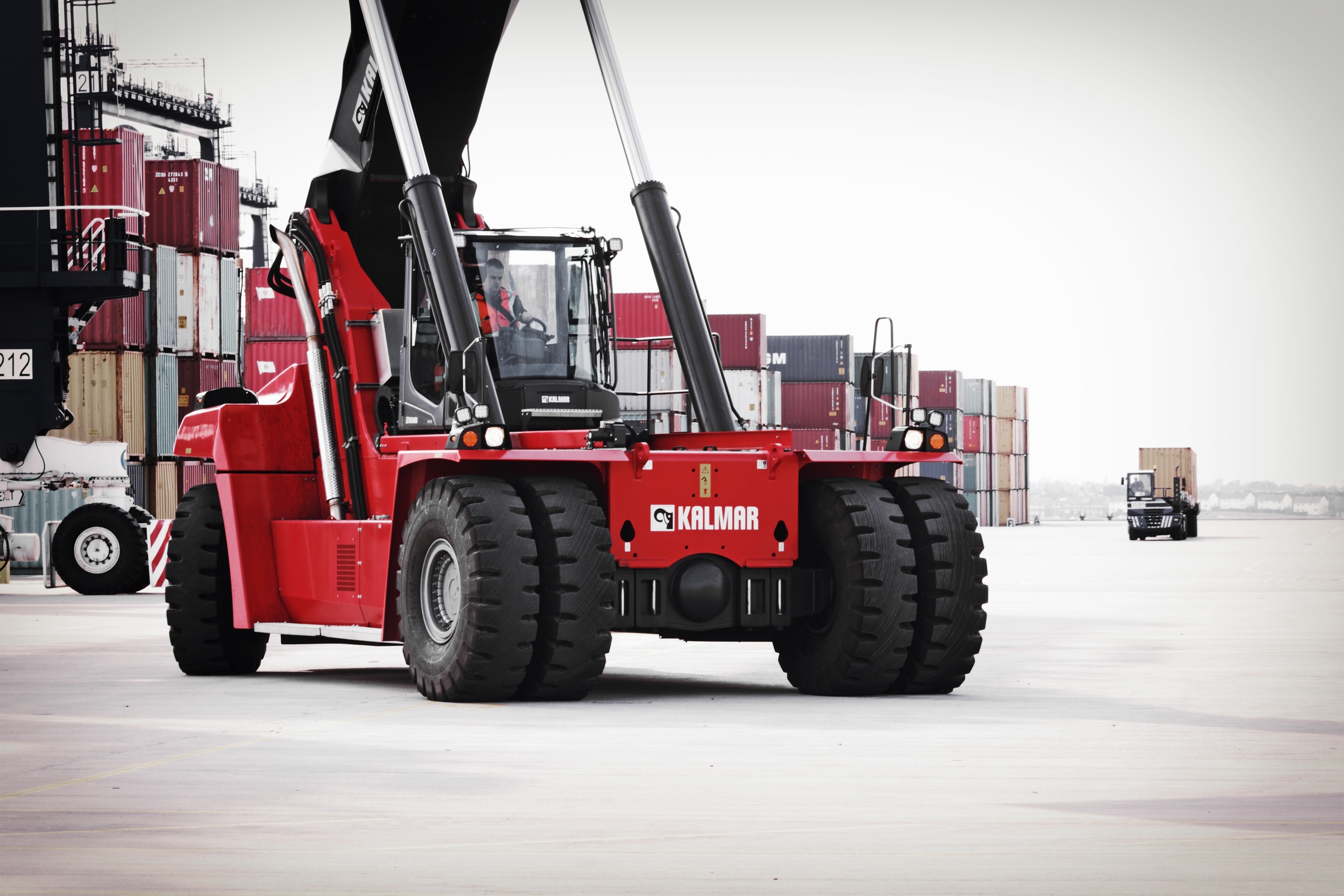Kalmar's new generation reachstacker creates a milestone for ...